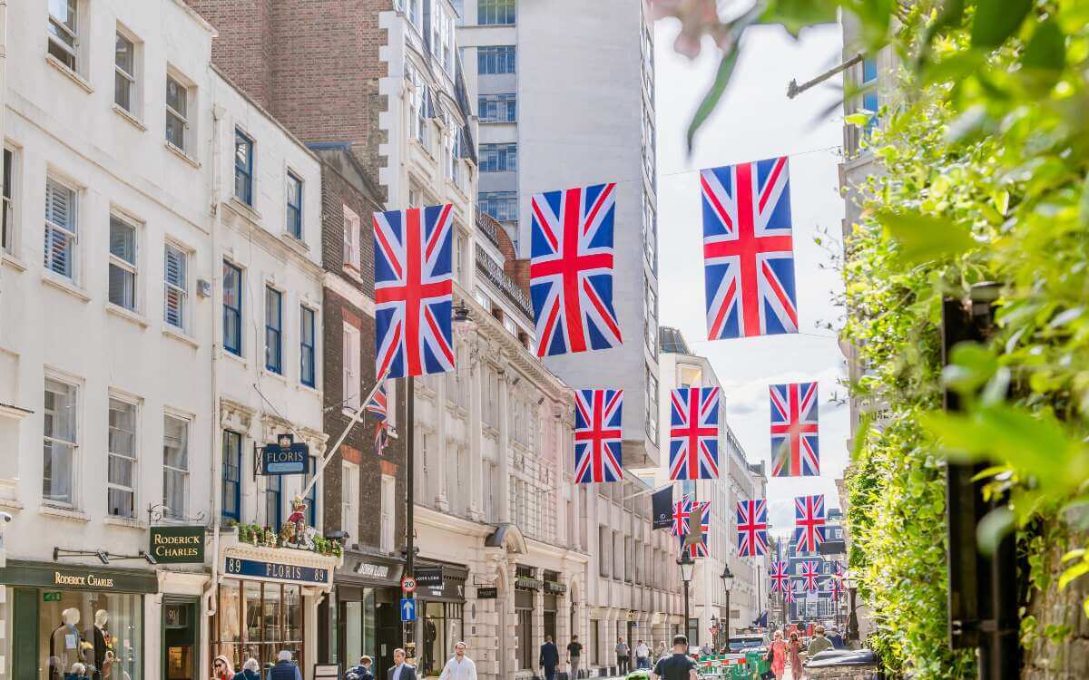 Spring in Mayfair | The Wolseley, Piccadilly, London